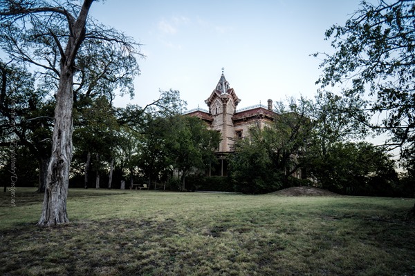 The Waggoner Mansion in Decatur, Texas - James Johnston